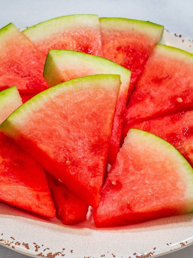 How to Cut a Watermelon – Complete & Easy Guide Story - I Can't Believe ...